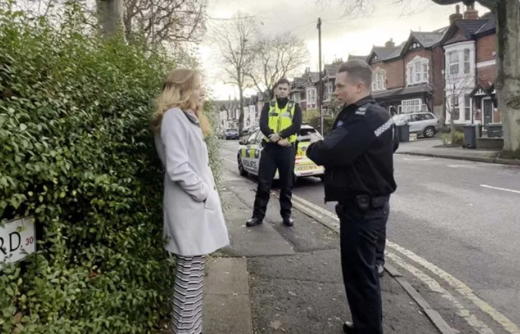 UK Police Arrest A Woman For Praying Silently In Public – Rants of Izzo